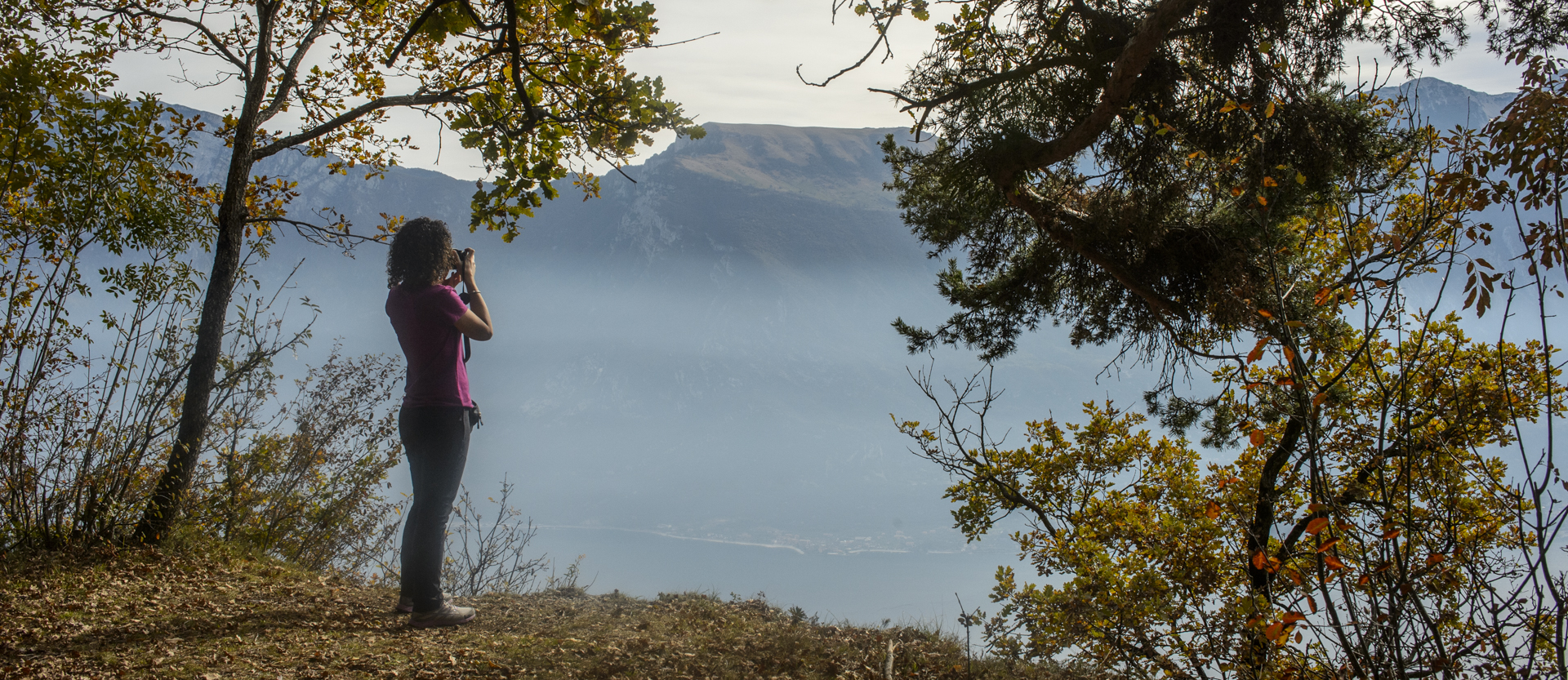 Escursione Panoramica tra Cascate e Boschi con Vista sul Lago di Garda ...